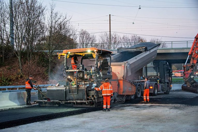 Concrete and asphalt from a single source as Wirtgen machines ...