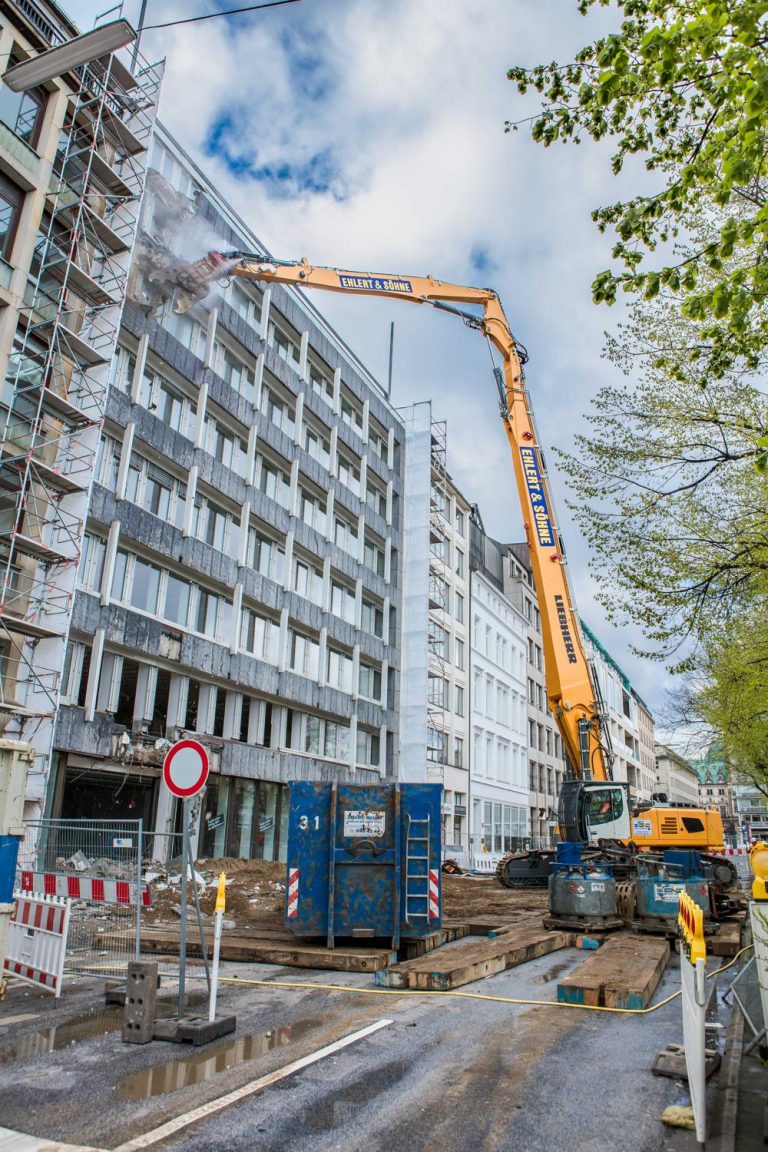 Ehlert and Söhne hit new heights with the Liebherr R 960 Demolition ...