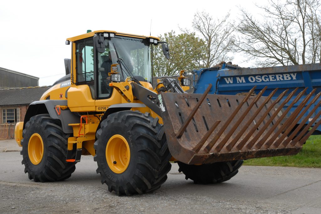 Volvo loader heads to Sunk Island to shift muck for W M Osgerby ...