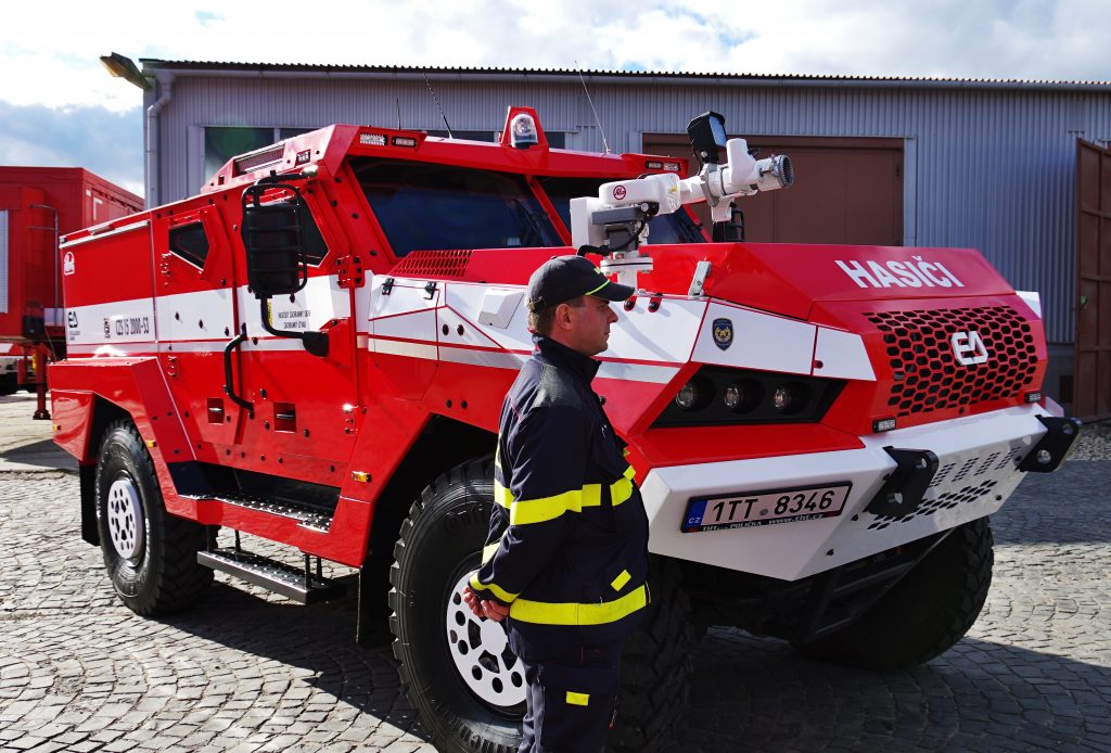 Czech firefighters get specialist vehicles on TATRA truck chassis ...