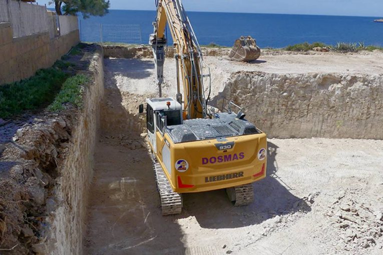 Liebherr R 930 G8 excavator heads to Palma de Majorca - Highways Today