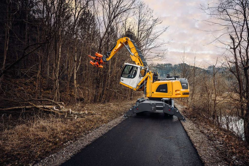 Liebherr presents new equipment combination for tree care and timber ...