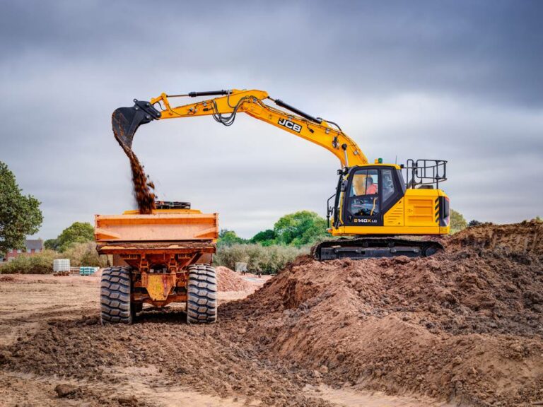 JCB crawler excavators 140X, 150X and 220X updated with JCB DieselMax ...
