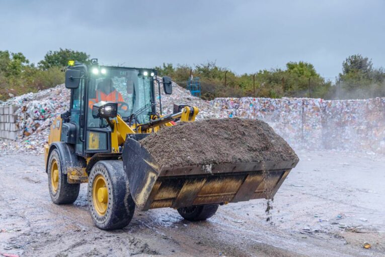 Cat reveals new next-generation 906, 907 and 908 Compact Wheel Loaders ...