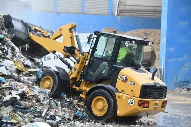 Cat reveals new next-generation 906, 907 and 908 Compact Wheel Loaders ...