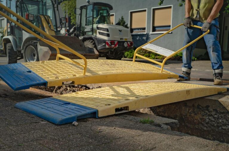 Oxford Plastics LowPro 23/05 Road Plate approved by New York ...