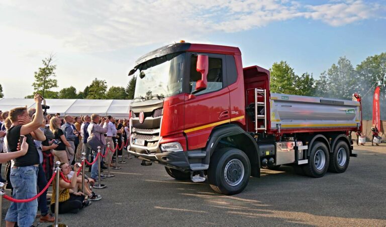 Tatra Trucks unveils newest generation of the Tatra Phoenix - Highways ...