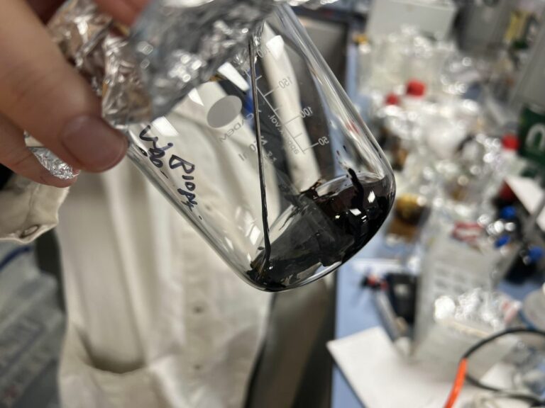 Lowering Carbon Emissions with Bitumen produced from Algae - Highways Today