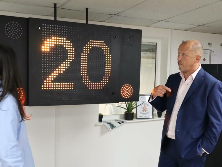 Messagemaker Displays unveiling the MS1 Sign and Urban VMS at Highways ...